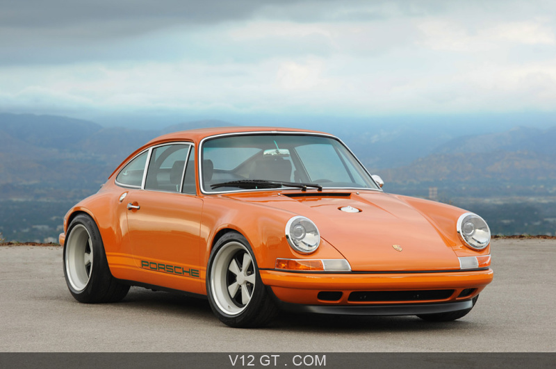 Porsche 911 Singer orange 3/4 avant droit arrière plan / Porsche ...