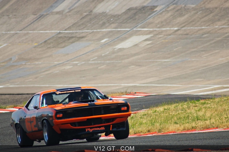 Plymouth Barracuda orange 3/4 avant droit / Autodrome Héritage Festival ...