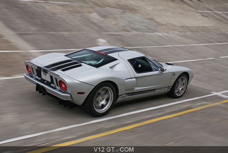 Essai d'une automobile GT Classic et d'une Classic : la Ford GT et la ...