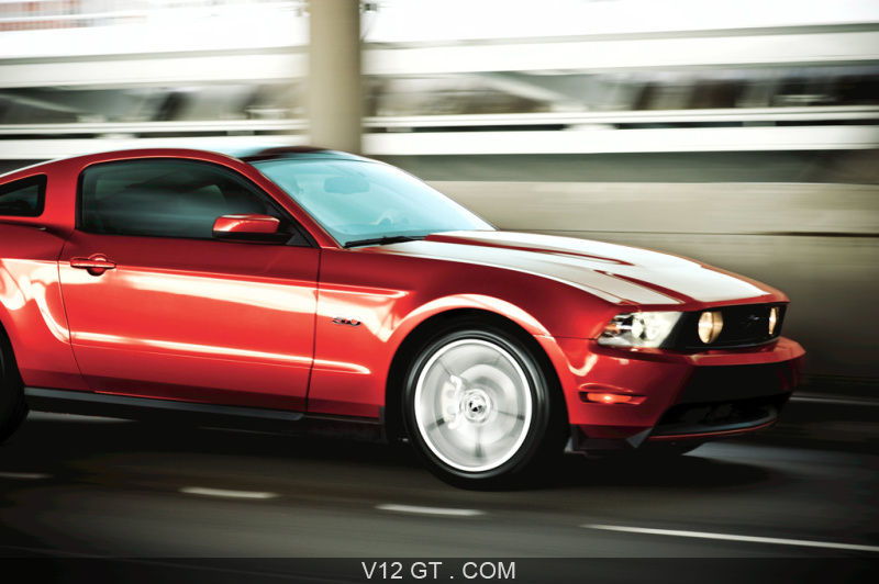 Ford Mustang GT rouge 3/4 avant droit travelling coupé / Ford / Photos ...