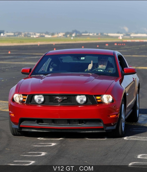 Ford Mustang GT rouge face avant debout / Ford / Photos GT / Les plus ...