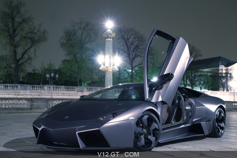 Lamborghini Reventon coupé avec porte papillon gauche ouverte ...