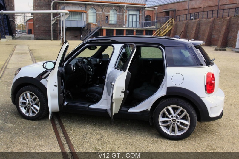 Mini Cooper S Countryman blanc profil portes ouvertes / Mini / Photos ...