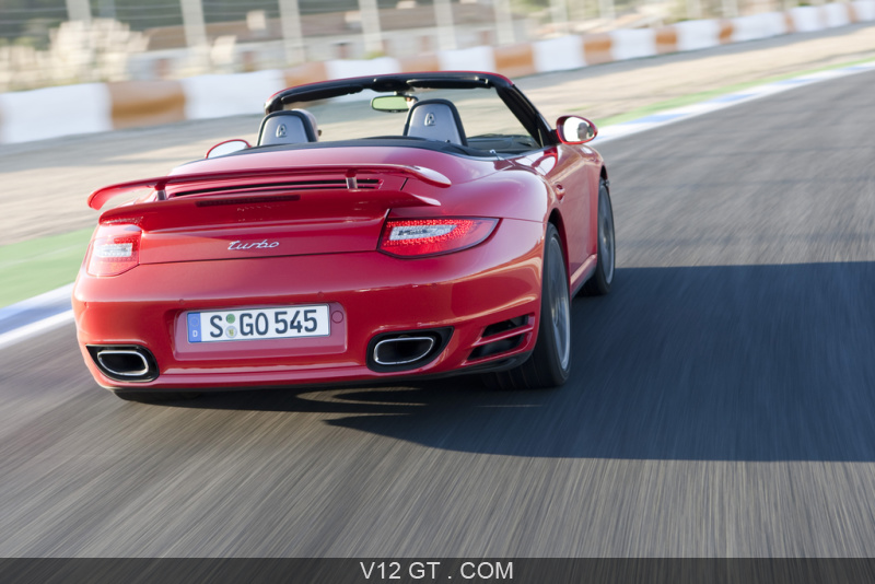 Porsche 997 Turbo Cabriolet MkII rouge face arrière travelling ...