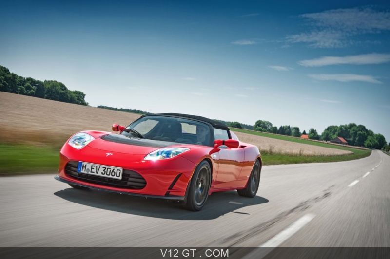 Tesla Roadster Sport rouge 3/4 avant gauche travelling penché / Tesla ...