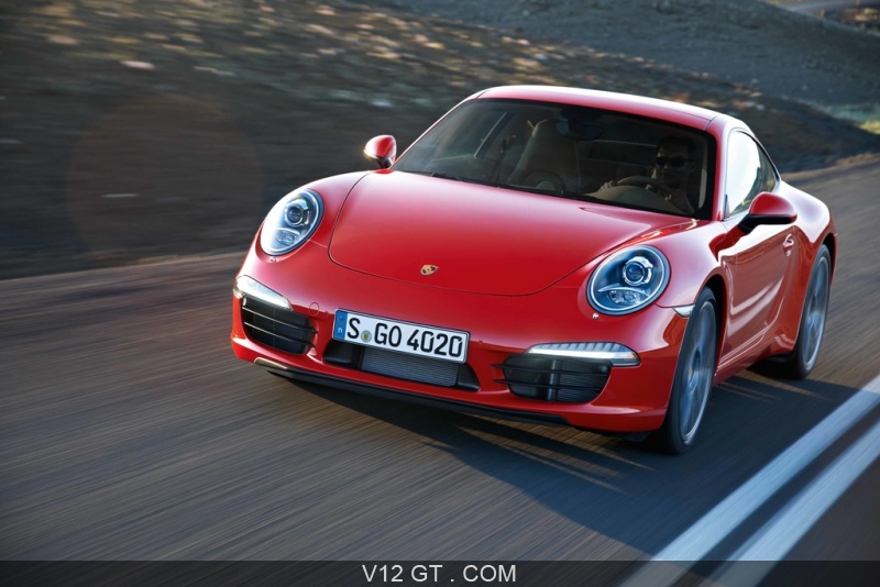 Porsche 991 Carrera rouge 3/4 avant gauche travelling penché / Porsche ...