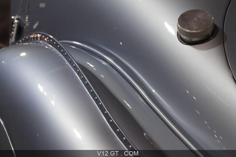 Rétromobile 2012 - Bugatti Type 57 SC Atlantic bleu rivets ...