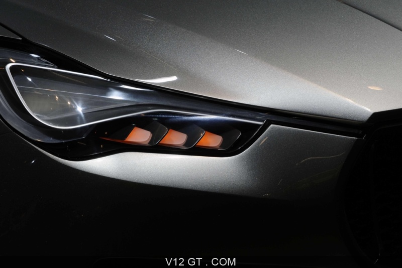 Salon de Francfort IAA 2011 - Maserati Kubang gris phare avant / Salon ...